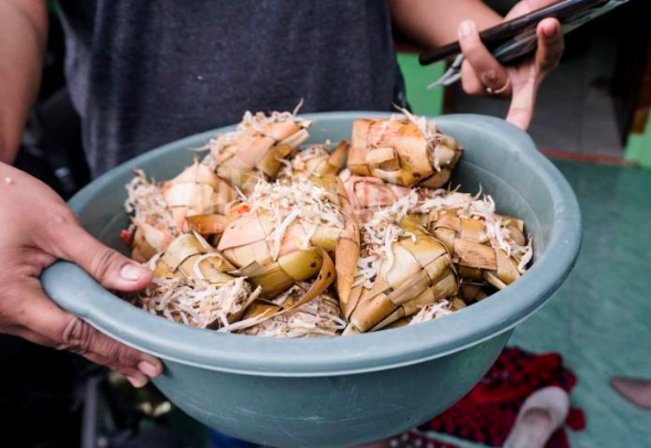 Kupat Jembut, Makanan Unik dalam Tradisi Syawalan Khas Semarang ...