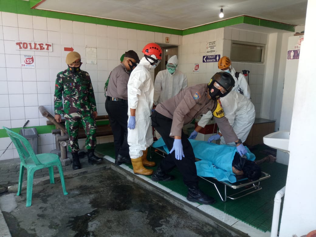 Pria Diduga Mabuk Tak Sadarkan Diri di Toilet Pom Bensin Mertoyudan - BorobudurNews