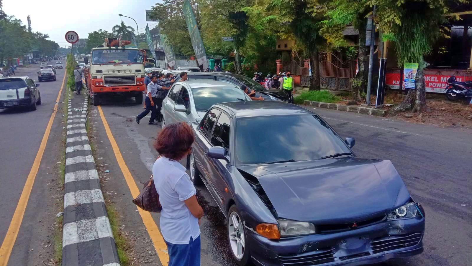 Kronologi Kecelakaan Karambol Di Sleman, Truk Molen Tabrak 6 Mobil - BorobudurNews