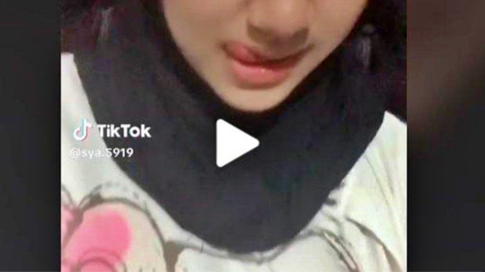 Viral Kembali Video Syur Syakirah, Kini Kenakan Baju Putih - BorobudurNews
