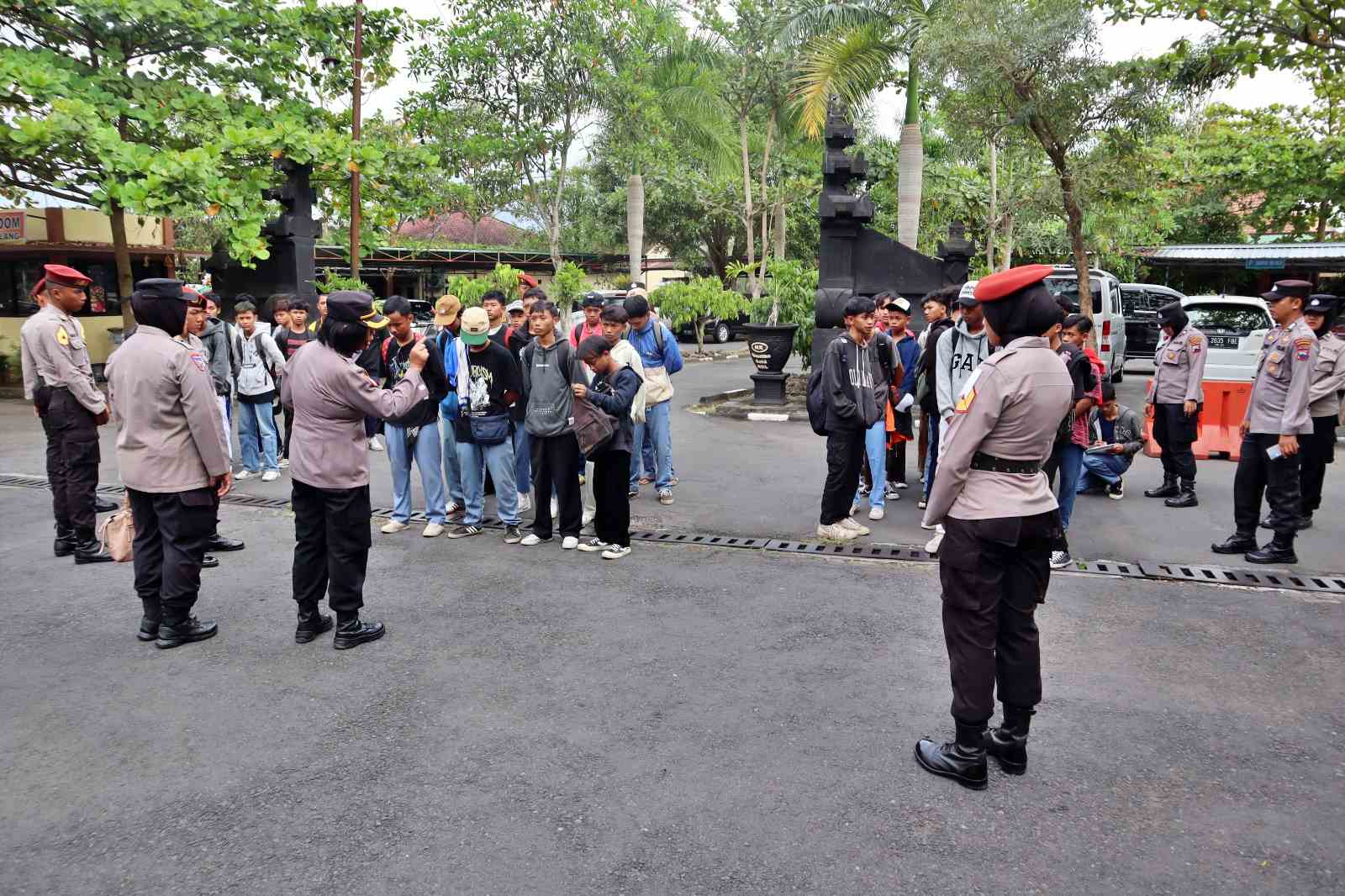 "Ngrembol" di Borobudur, 31 Pelajar Asal Pantura Diamankan Polisi dan Dipulangkan - BorobudurNews