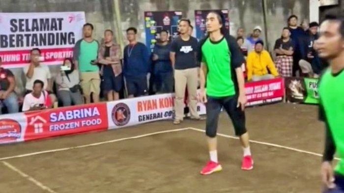 VIRAL !! Duta Sheila On 7 Main Bola Voli, Lomba Agustusan Antar RT - BorobudurNews