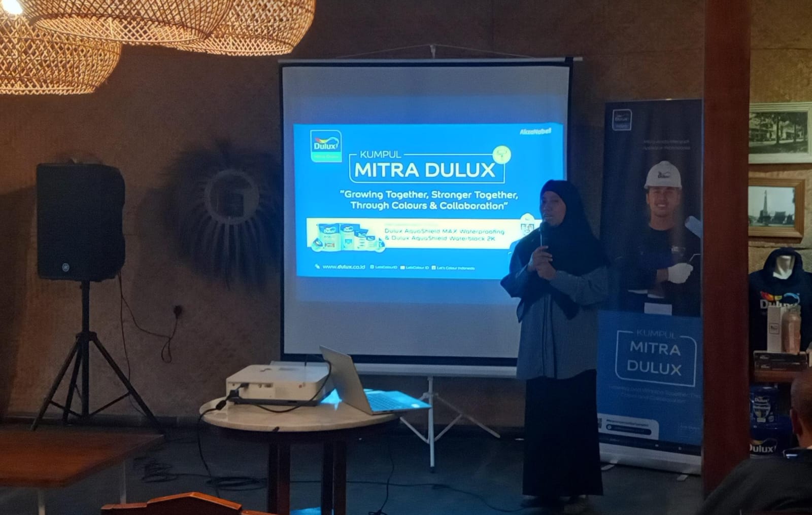 TB Surya Jaya Sawitan Magelang Fasilitasi Tenaga Pengecatan Ikuti Acara Kumpul Mitra Dulux ...