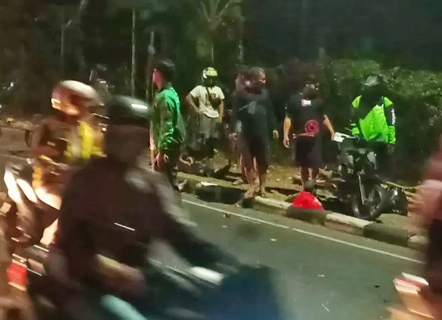 REM BLONG !! Truk Tabrak Sejumlah Sepeda Motor di Turunan Gombel Semarang - BorobudurNews