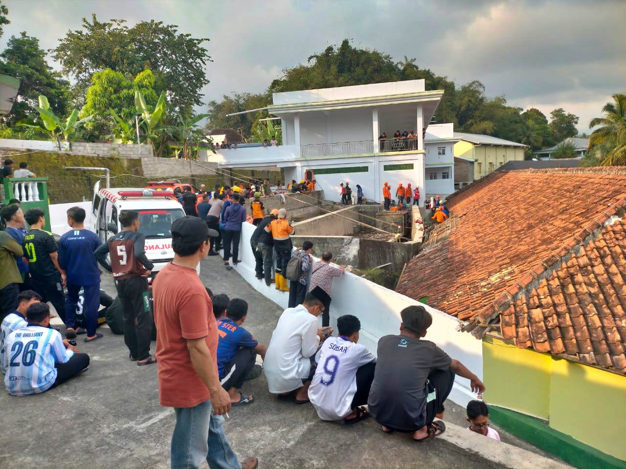 Tangis Pecah Tragedi di Ponpes Gontor 5 Magelang: 4 Santri Meninggal ...