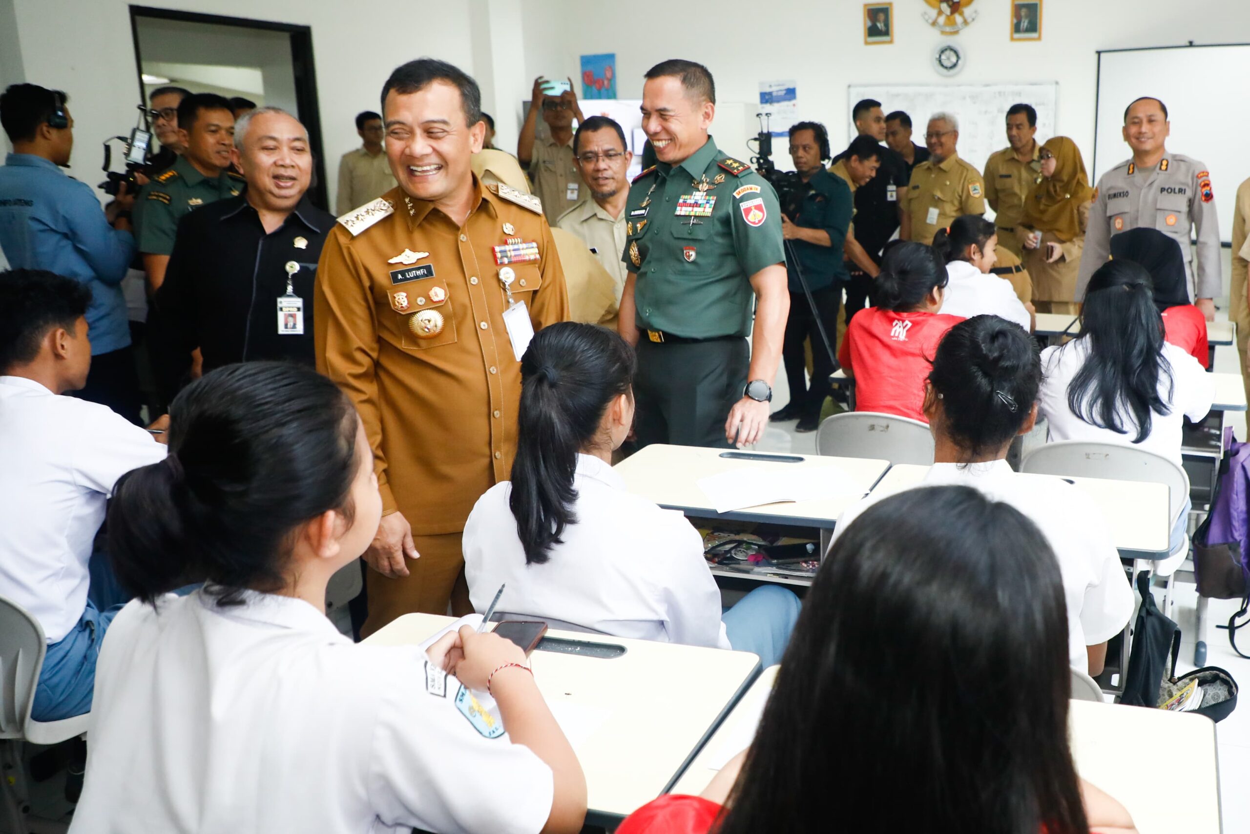 Pemprov Jateng Gratiskan Siswa Kurang Mampu di Sekolah Swasta - BorobudurNews